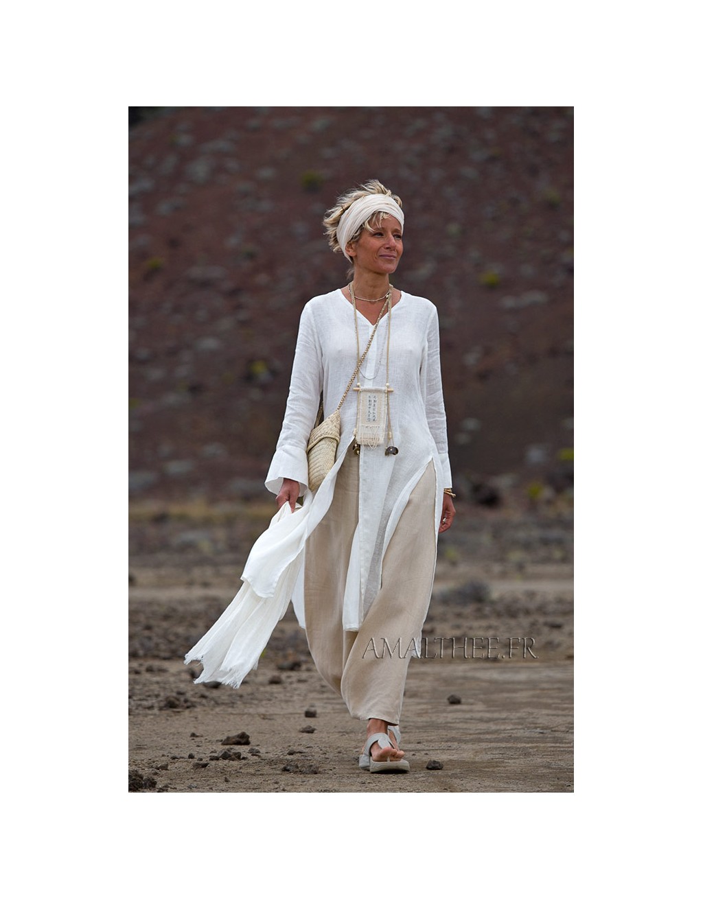 TUNIQUE ETHNIQUE EN LIN BLANC CASSÉ ET SAROUEL EN LIN COULEUR SABLE