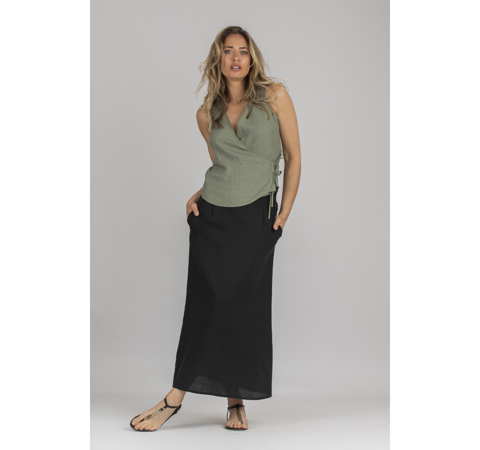 CACHE-CŒUR LINA EN LIN VERT SUR PANTALON BLANC - CHARME ET SOPHISTICATION